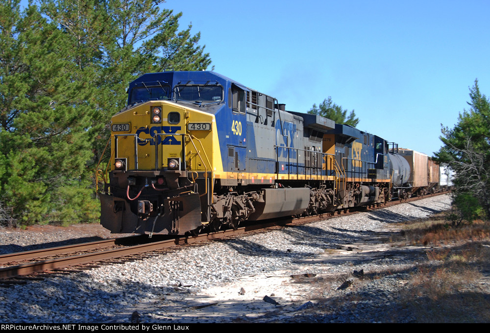CSX 430 leads M735-29 west